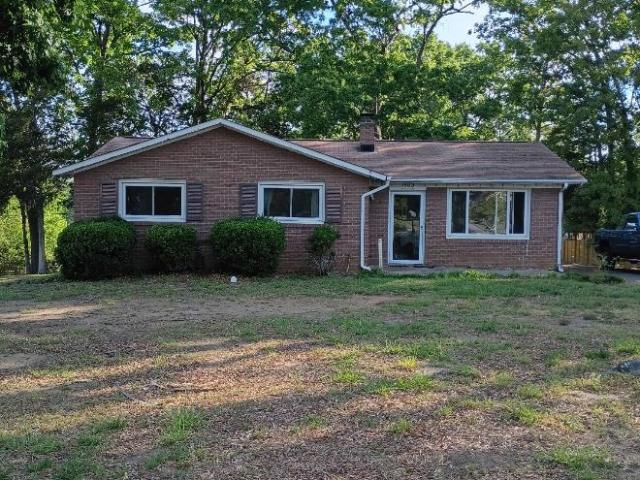 3 Br, 1 bath, Single Family 1502 Woodhaven Rd