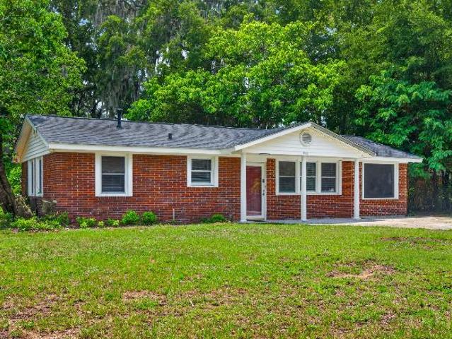 3 Br, 1 bath, Single Family 1521 Randee Dr