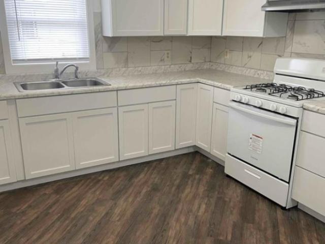 3 Br, 1 bath, Single Family 1571 178th St