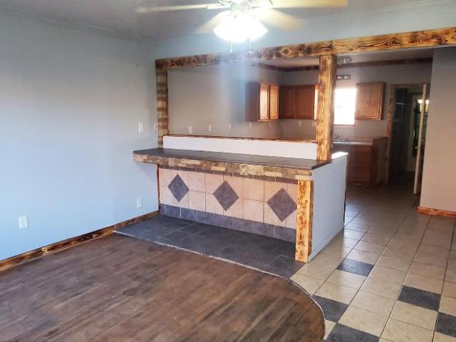 3 Br, 1 bath, Single Family 163 S Elm