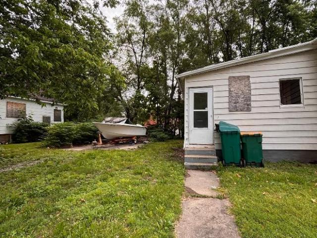 3 Br, 1 bath, Single Family 1700 E Prairie Ave