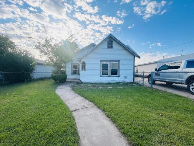 3 Br, 1 bath, Single Family 1835 Willow St
