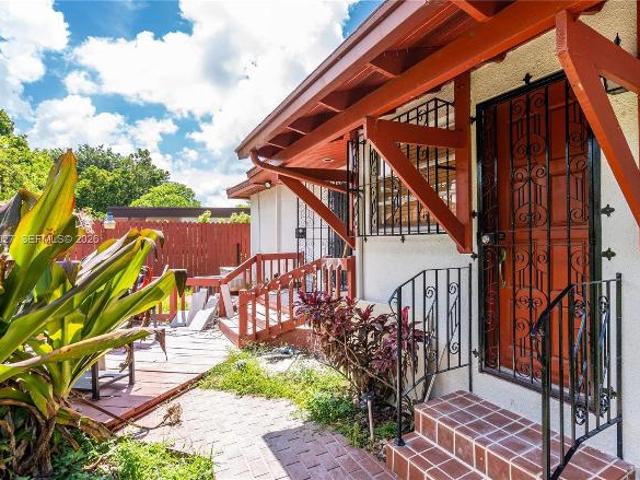 3 Br, 1 bath, Single Family 1841 SW 29th Ave