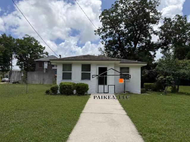 3 Br, 1 bath, Single Family 18 Helmken St