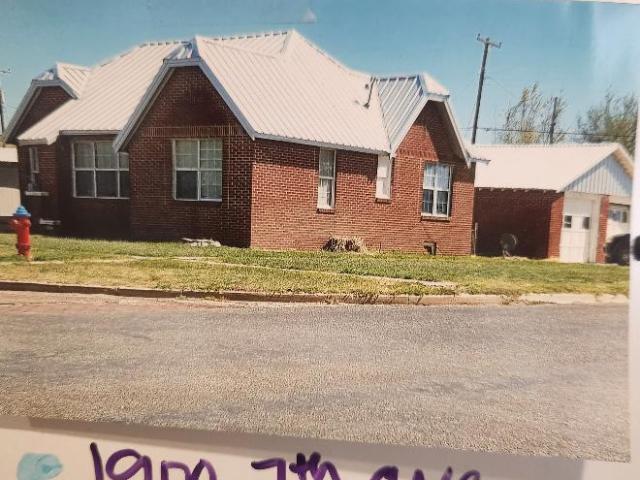 3 Br, 1 bath, Single Family 1900 7th Ave