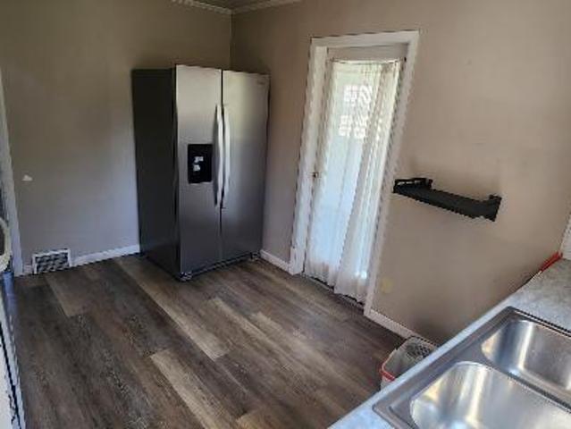 3 Br, 1 bath, Single Family 1907 SW 18th St