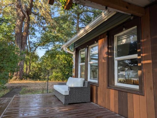 3 Br, 1 bath, Single Family 19105 NE 112th Ave