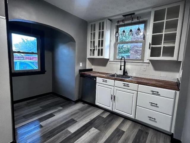 3 Br, 1 bath, Single Family 1923 W Eire