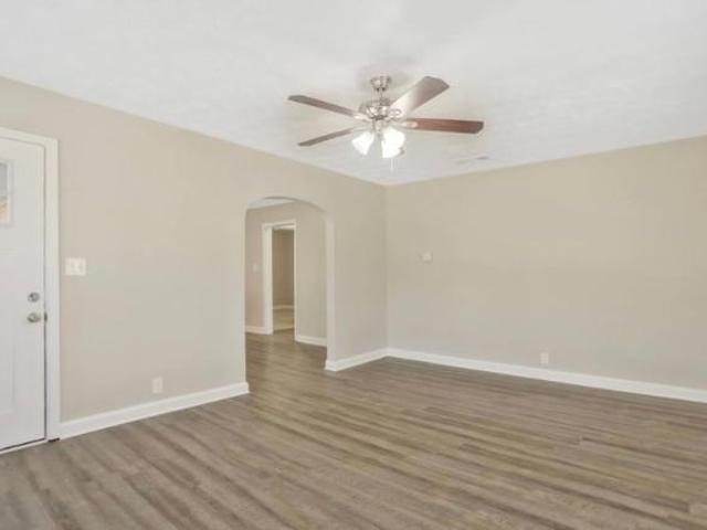 3 Br, 1 bath, Single Family 1979 Glendale Dr
