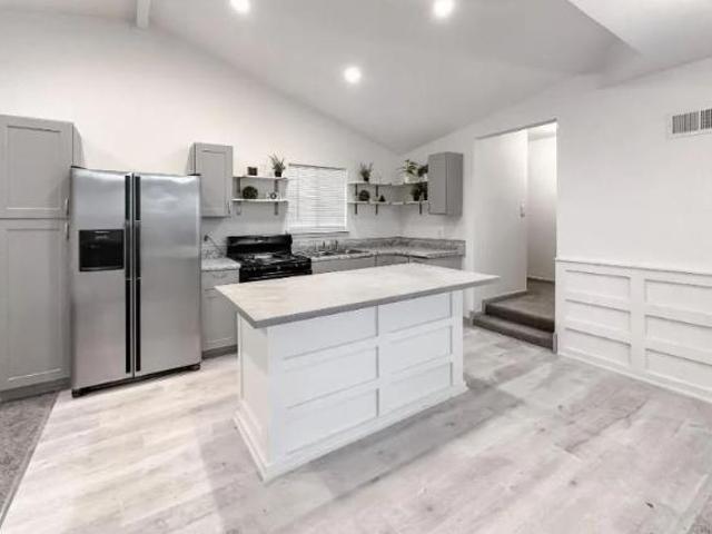 3 Br, 1 bath, Single Family 10007 Kreitzburg