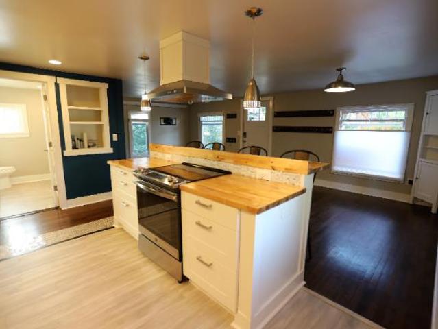 3 Br, 1 bath, Single Family 10007 35th Ave SW