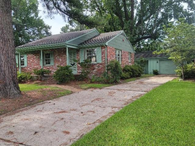 3 Br, 1 bath, Single Family 1003 White Pine Dr