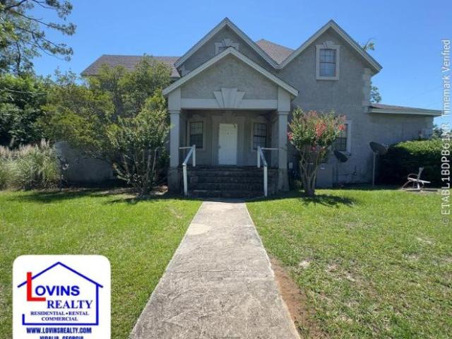 3 Br, 1 bath, Single Family 100 E 6th St