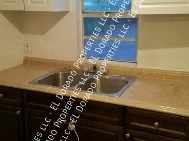 3 Br, 1 bath, Single Family 1010 E Sligh Ave