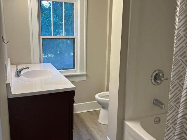 3 Br, 1 bath, Single Family 1011 Maple Row