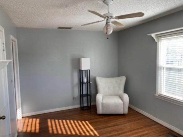3 Br, 1 bath, Single Family 101 E Haddock St