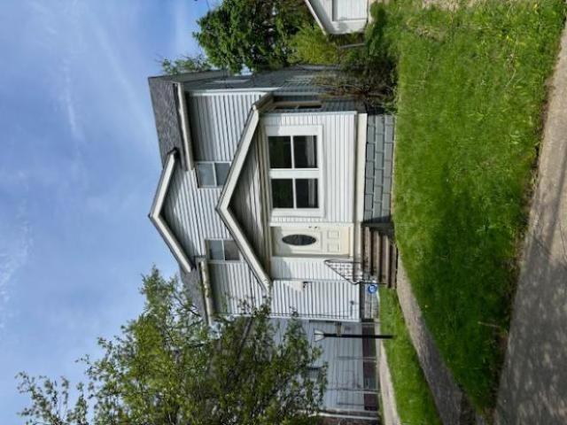 3 Br, 1 bath, Single Family 10613 Nelson Ave