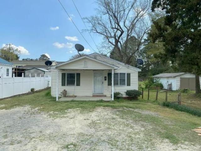 3 Br, 1 bath, Single Family 109 E I St
