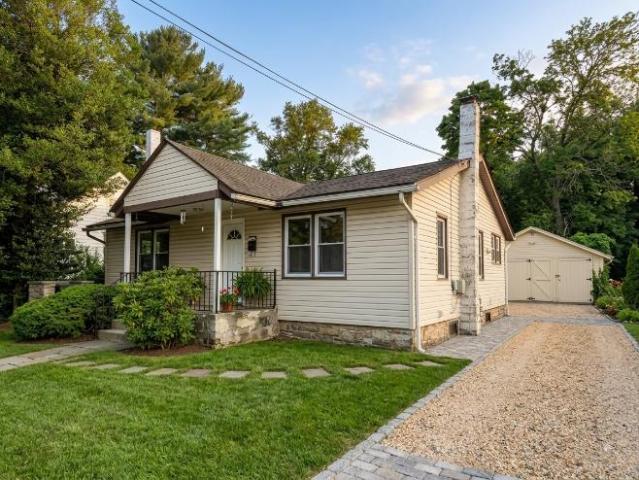 3 Br, 1 bath, Single Family 10 S Woodbury Rd