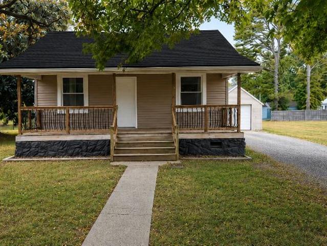3 Br, 1 bath, Single Family 1103 Lickliter St