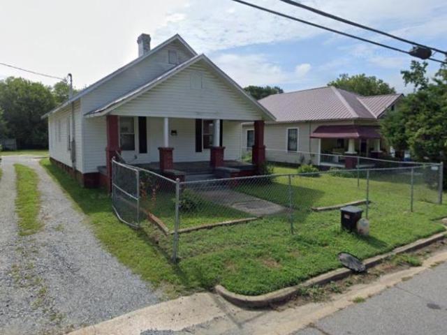 3 Br, 1 bath, Single Family 1104 N George St