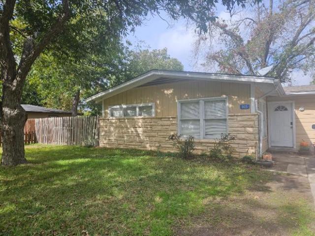 3 Br, 1 bath, Single Family 1105 Sycamore