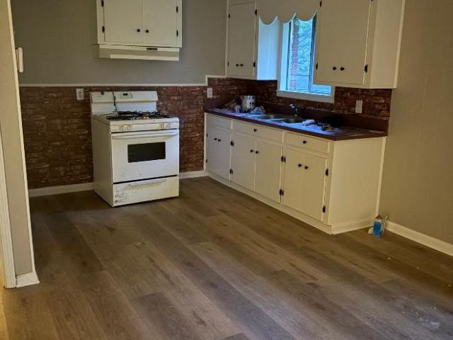 3 Br, 1 bath, Single Family 1112 Sweet Briar St