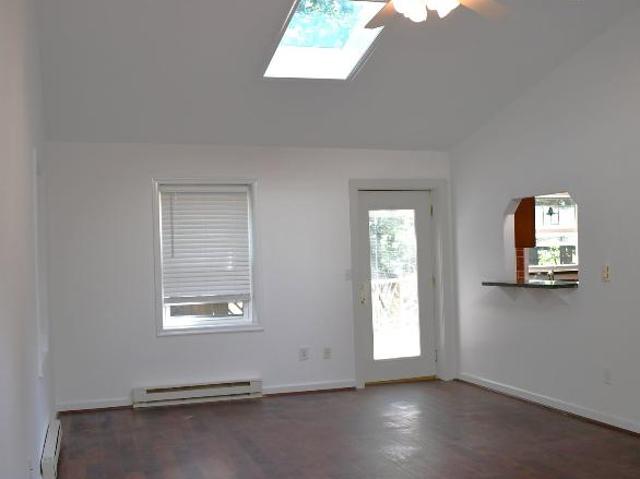 3 Br, 1 bath, Single Family 11601 Heron Dr
