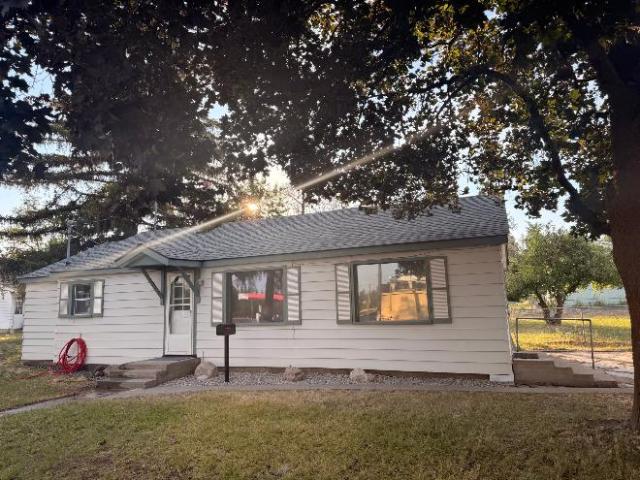 3 Br, 1 bath, Single Family 118 W 2nd St