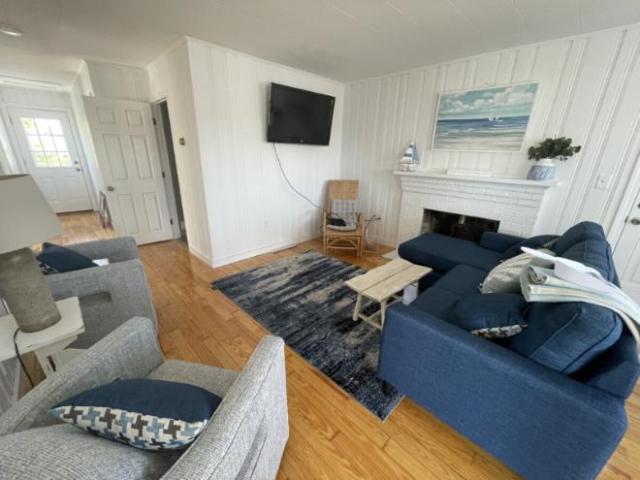 3 Br, 1 bath, Single Family 11 Tuttle Avenue