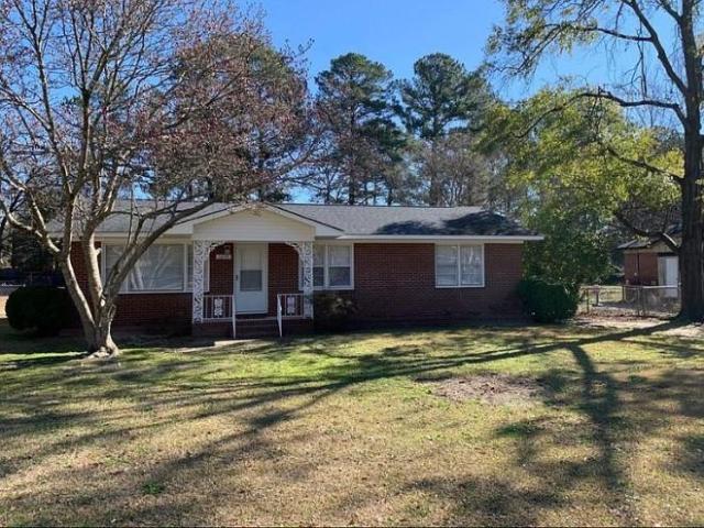 3 Br, 1 bath, Single Family 1205 Bostian Dr