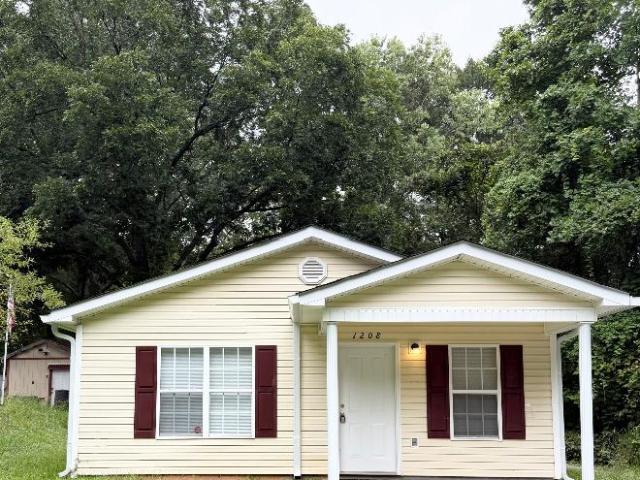 3 Br, 1 bath, Single Family 1208 W Walnut Ave