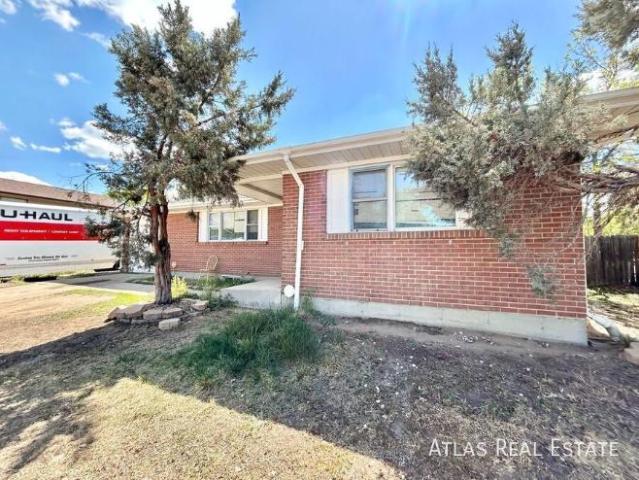 3 Br, 1 bath, Single Family 12494 E Edwards Place