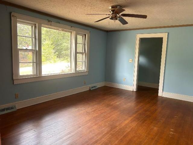 3 Br, 1 bath, Single Family 125 Newline Rd