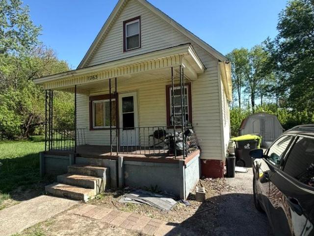 3 Br, 1 bath, Single Family 1263 W Green St