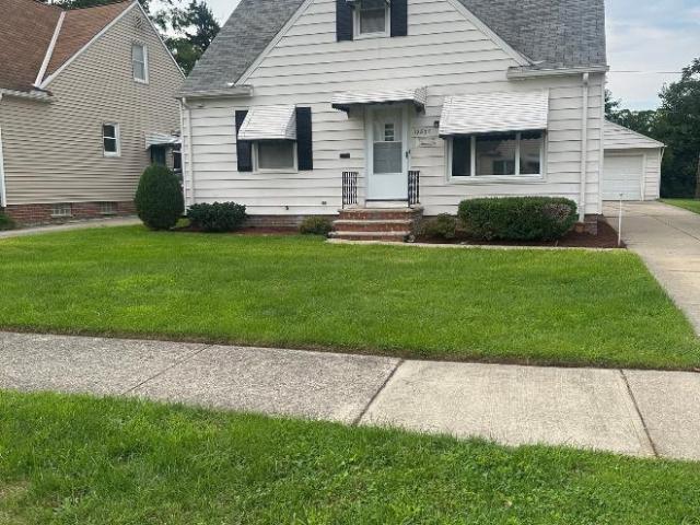 3 Br, 1 bath, Single Family 12805 Oakview Blvd