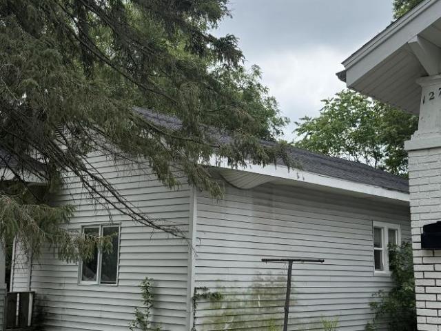 3 Br, 1 bath, Single Family 1283 S Illinois St