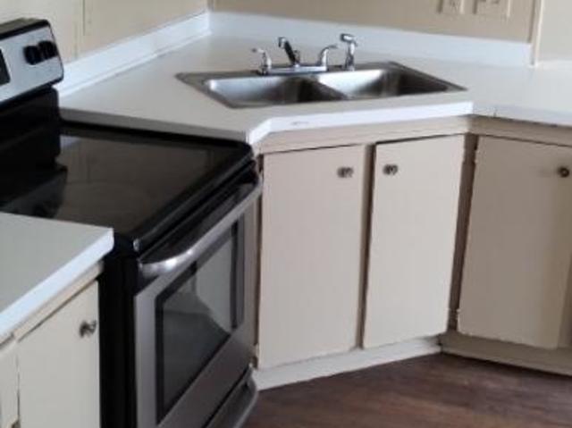 3 Br, 1 bath, Single Family 128 Se Guinevere Ct