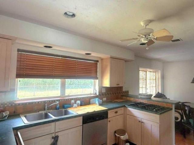 3 Br, 1 bath, Single Family 13886 N 22nd Road N