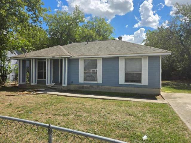 3 Br, 1 bath, Single Family 2406 S Laredo St