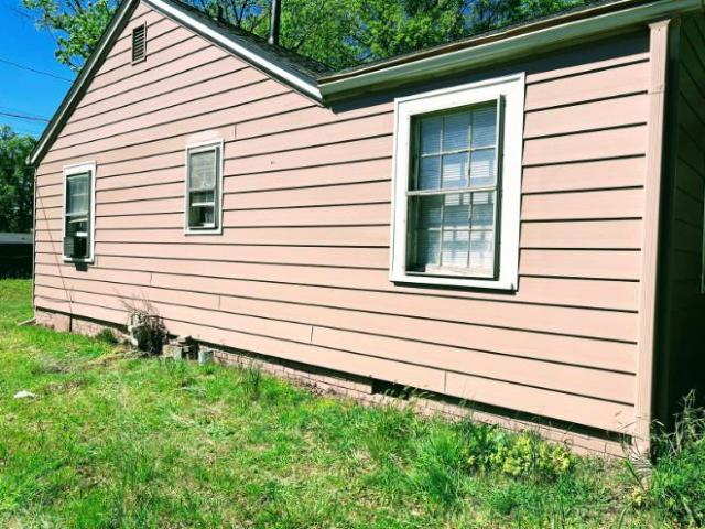 3 Br, 1 bath, Single Family 2409 S Miami Blvd