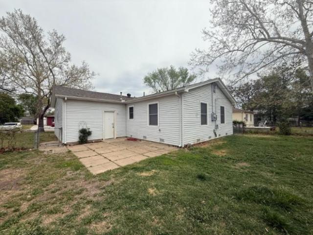 3 Br, 1 bath, Single Family 2421 W Lydia