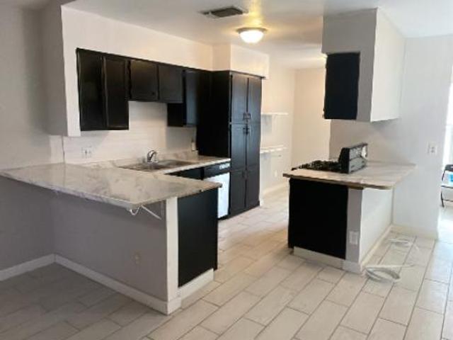3 Br, 1 bath, Single Family 2425 Lake Victoria