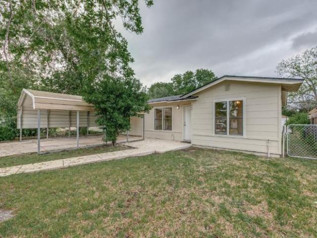 3 Br, 1 bath, Single Family 247 E Amber
