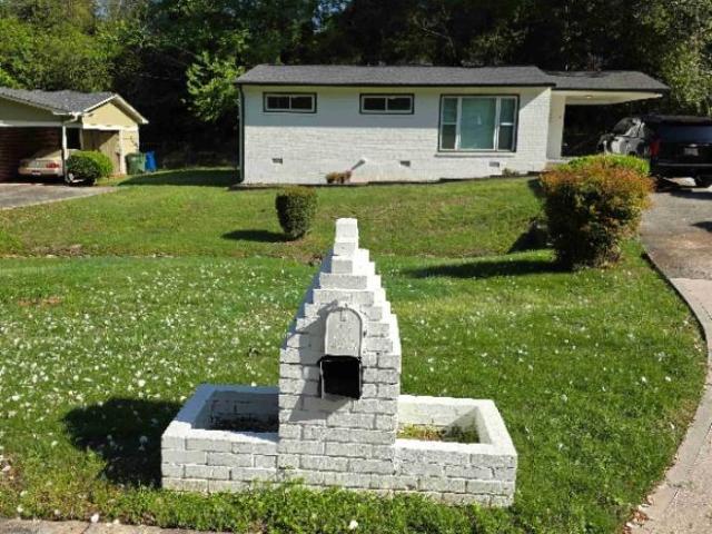 3 Br, 1 bath, Single Family 2507 Dale Creek Dr Nw