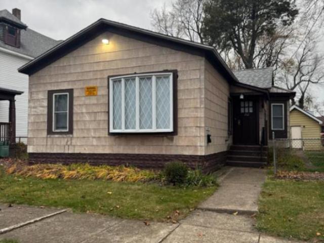3 Br, 1 bath, Single Family 252 West 3rd St