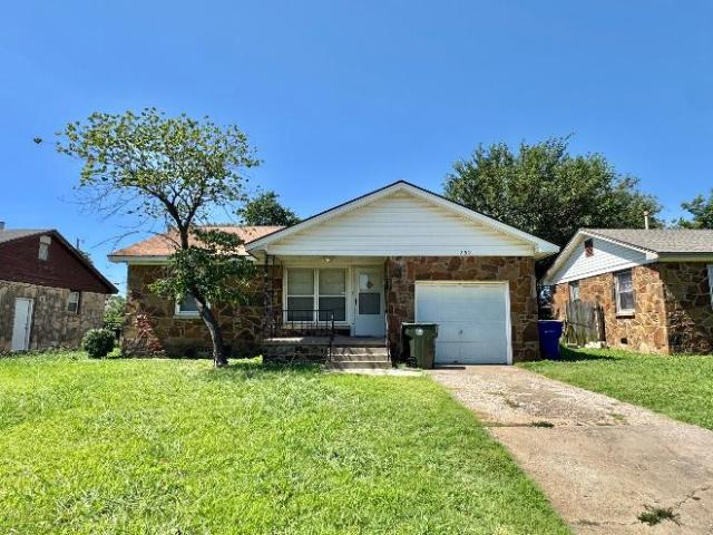 3 Br, 1 bath, Single Family 252 E Coe Dr