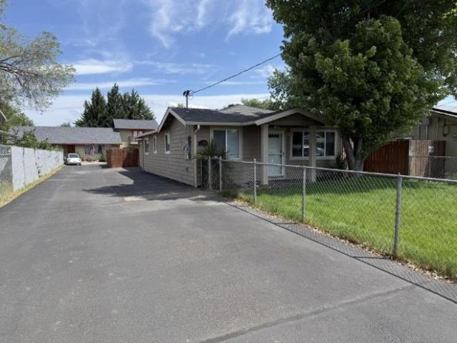 3 Br, 1 bath, Single Family 2590 Howard Ave