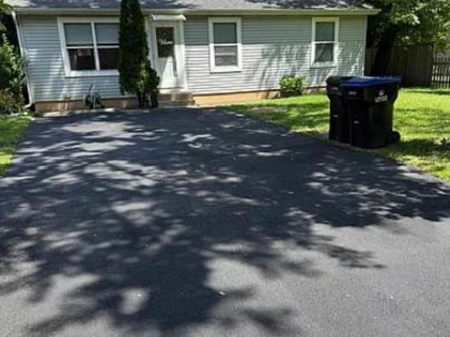 3 Br, 1 bath, Single Family 2612 S Elmkirk Park
