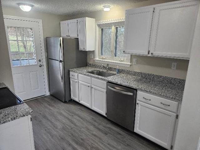 3 Br, 1 bath, Single Family 264 Richards Ave